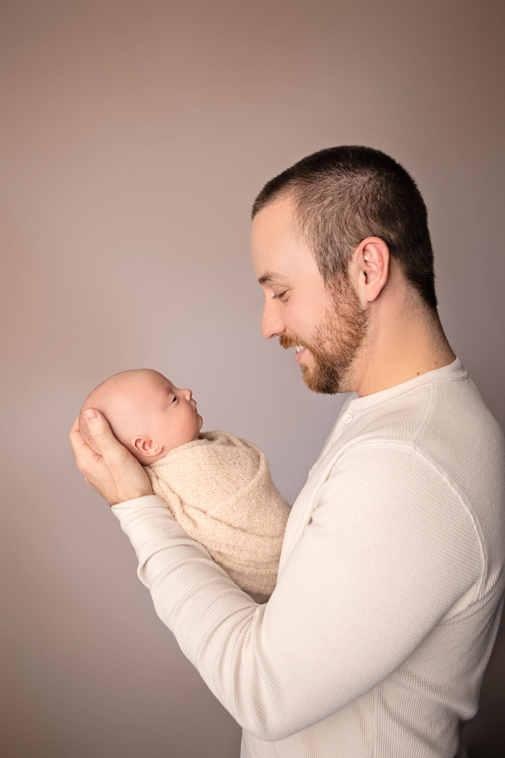 In My Father’s Arms: Favorite Newborn Photos with Dad - blog