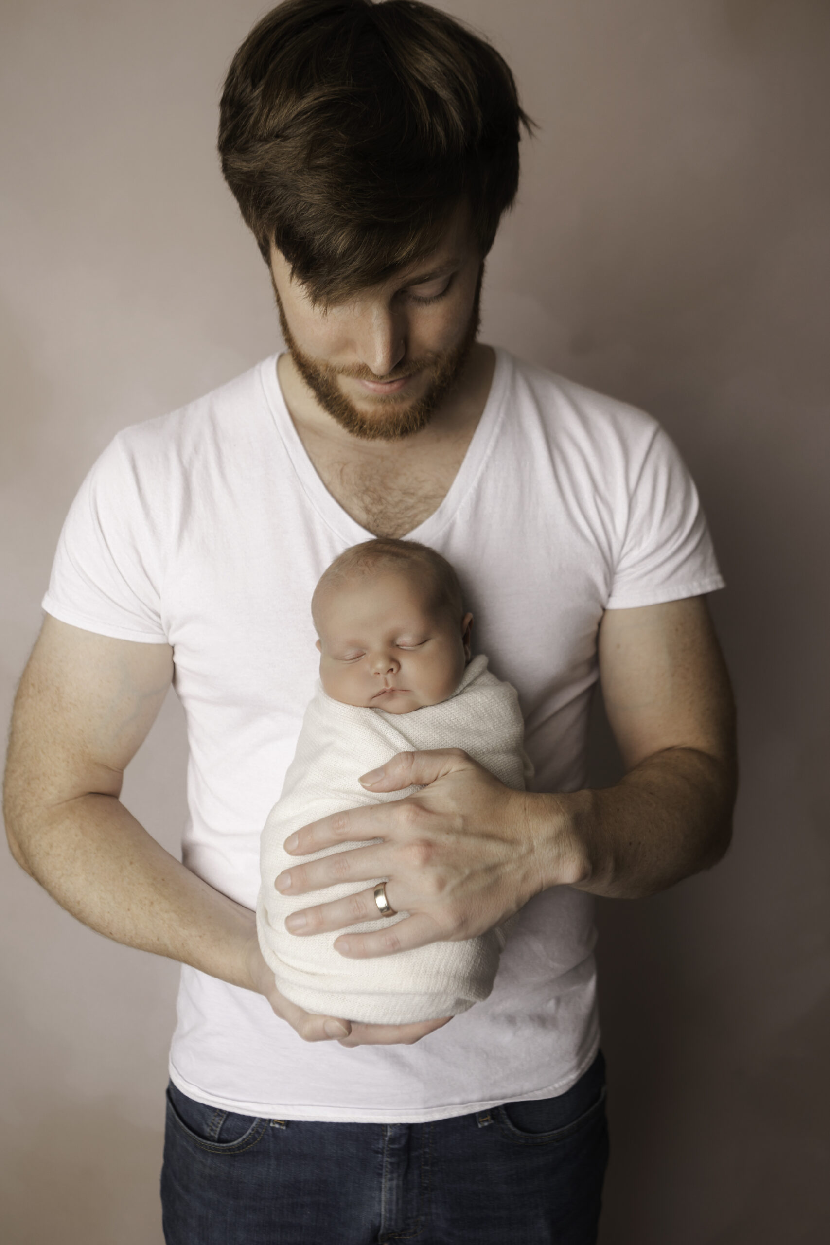 In My Father’s Arms: Favorite Newborn Photos with Dad - blog